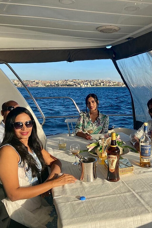 Istanbul: Bosphorus Yacht Cruise at Sunset with Snacks