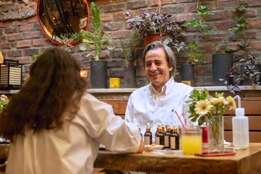 Istanbul: Perfume Making Workshop with Snacks and Drinks