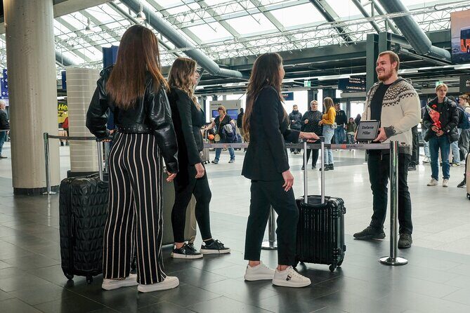 Keflavik Airport: One-way Private Transfer to/from Reykjavik