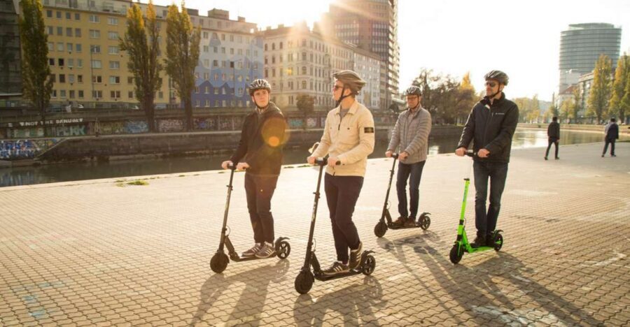Krakow: 2h Old Town E-Scooter Tour