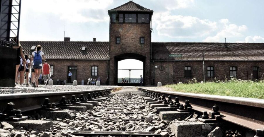 Krakow: Auschwitz-Birkenau Guided Tour Pickup/Lunch Options