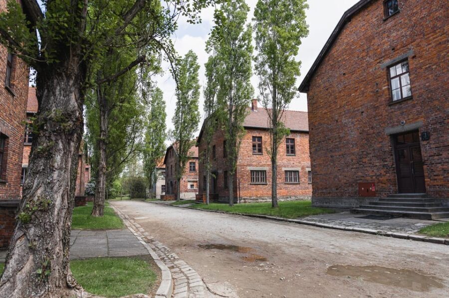 Krakow Auschwitz-Birkenau Memorial Guided Tour Meeting Point