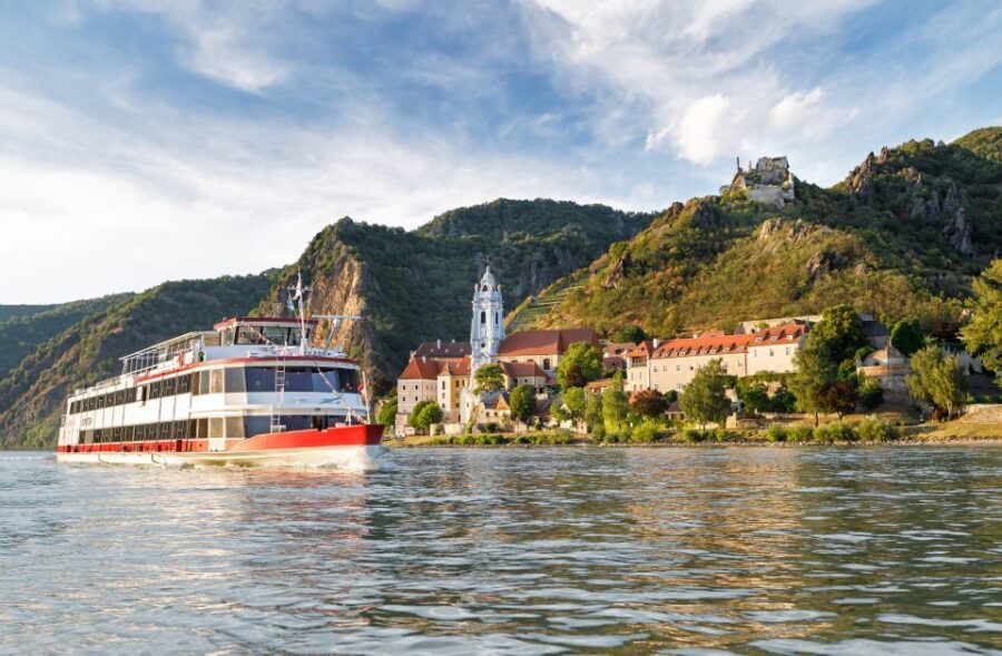Krems: Wachau Valley River Cruise with 3-Course Meal