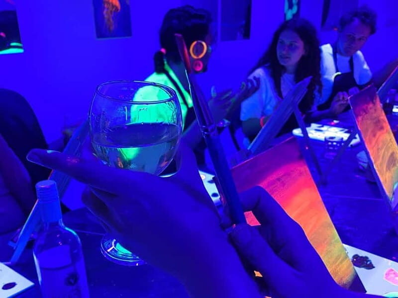Malta: Glow-in-the-Dark Drink & Paint Experience