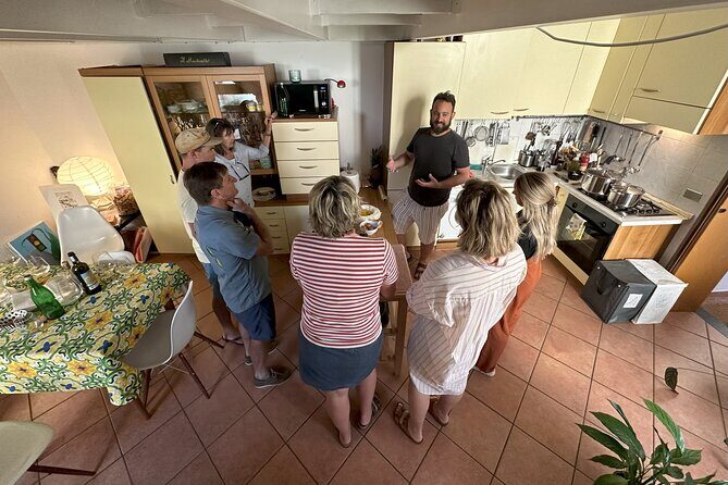 Milan: Pasta, Tiramisu, Cooking Class! Learning Premium Products!