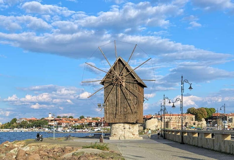Nessebar: Guided Tour in English with Wine Tasting