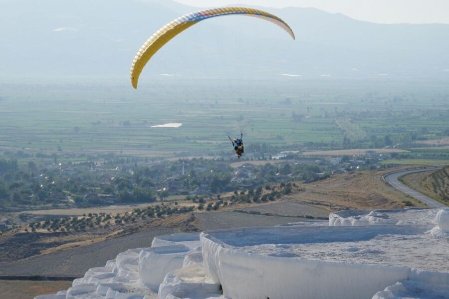 Pamukkale: Tandem Paragliding Experience