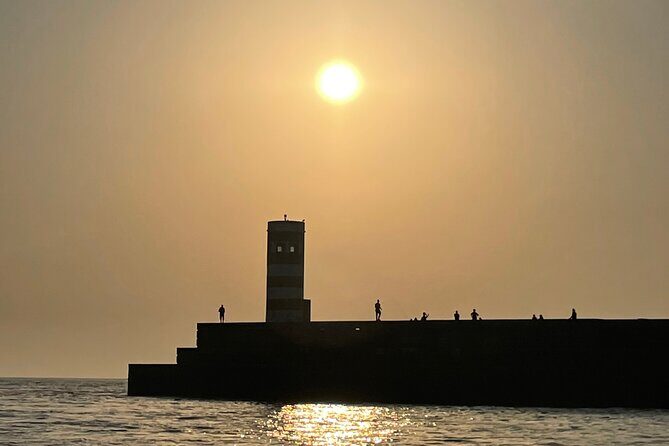 Porto: 2h Private Tour (1 to 6 people) on the Douro River with a local