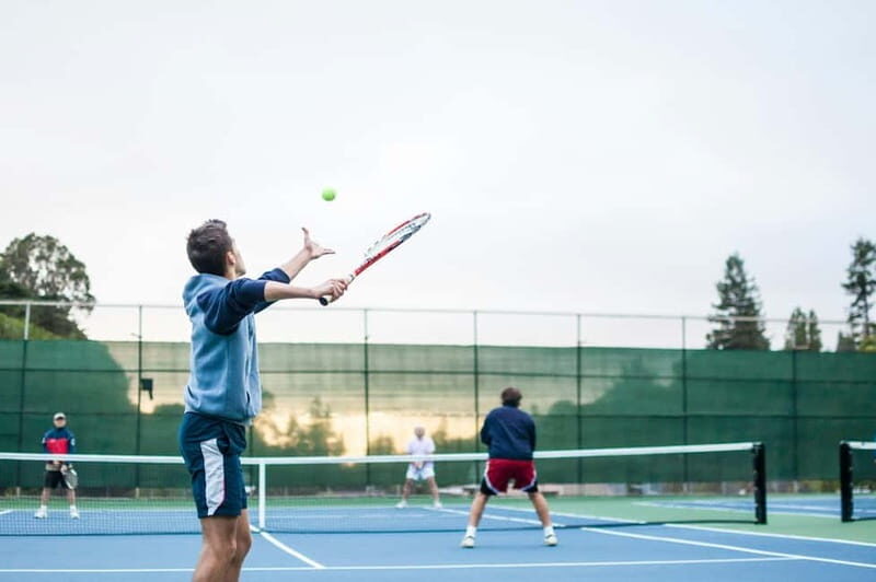 Prague: Tennis Game with Beer and Local Guide
