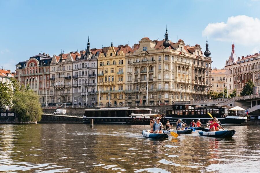Prague: Vltava River Guided Canoeing Tour