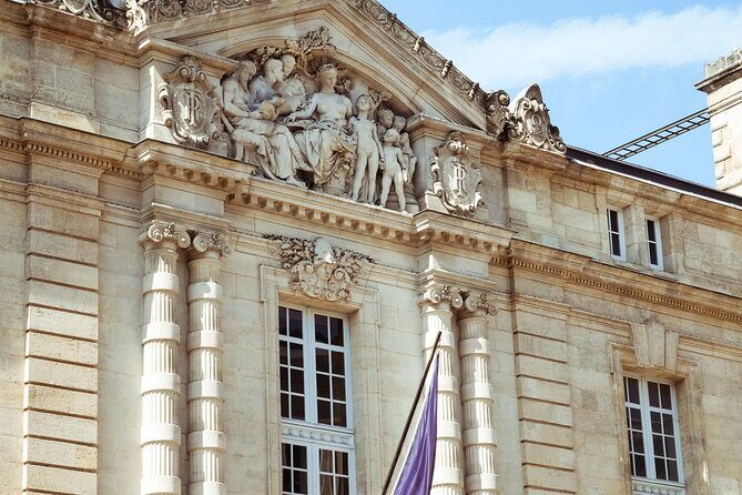 Private Bordeaux History Tour with a glass of Bordeaux wine.