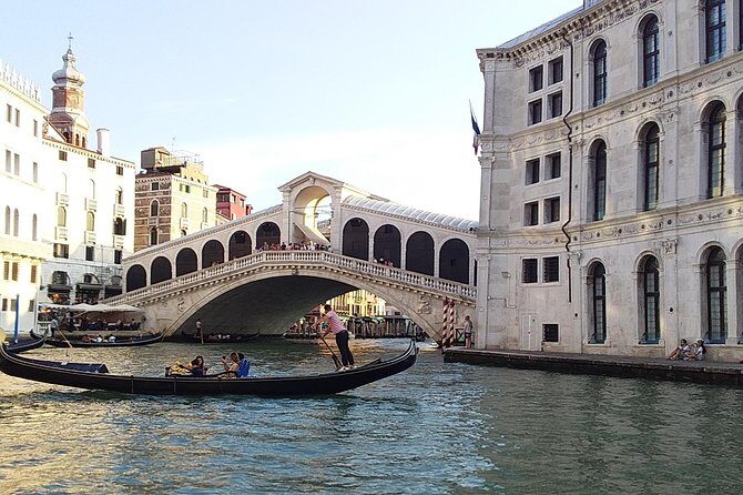 Private Venice walking tour plus Murano island lunch and glass factory visit