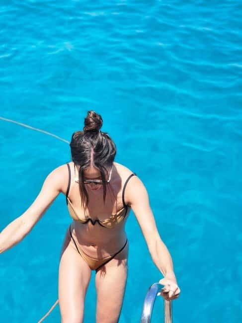 Protaras: Medusa Chill-Out Cruise to Blue Lagoon & Sea Caves