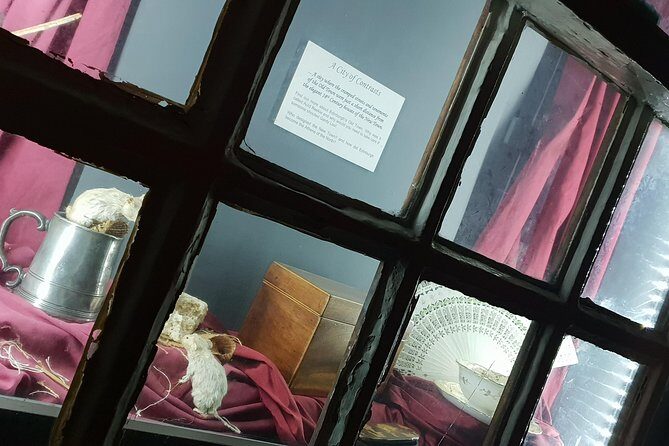 Public guided tour of Edinburgh at a minimum price - in French - A Deep Dive into the Edinburgh Experience