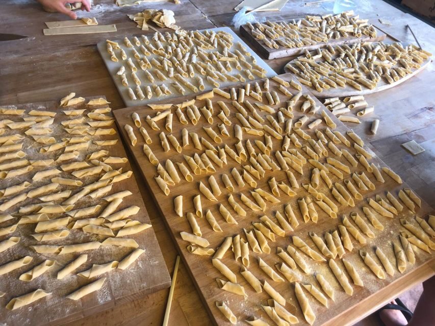 Pula: Market Tour, Cooking Class, and a Meal with Wine