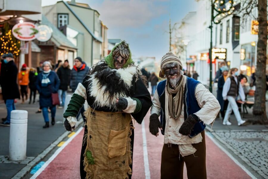 Reykjavik: Christmas Walking Tour with Icelandic Traditions