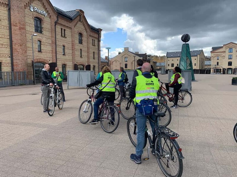 Riga: Guided City Highlights Bike Tour