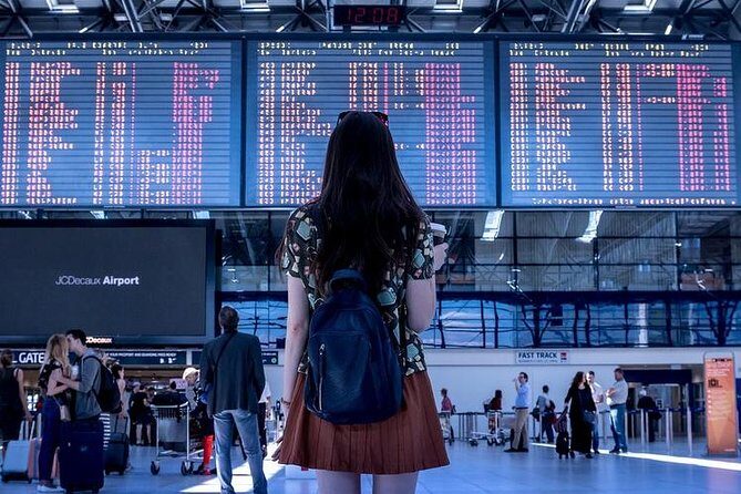 Shared Arrival Transfer: Santorini Airport to Hotel or Cruise Port