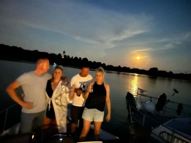 Sundowner, 2-hour sunset boat tour with skipper.