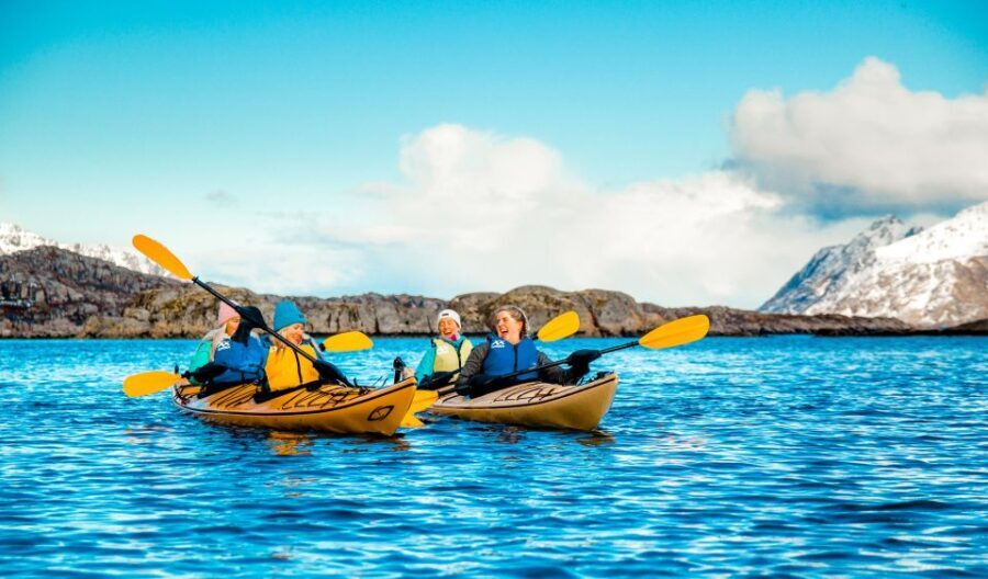 Svolvaer: 2-Hour Winter Kayaking Adventure