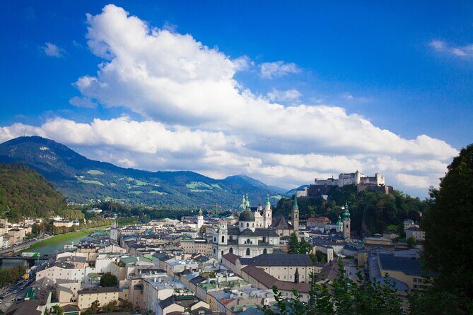 Transfer from Vienna to Salzburg: Private daytrip with 2 hours for sightseeing