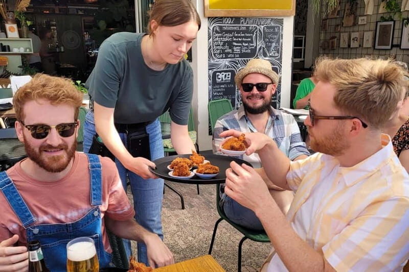 Utrecht: Food Tour with many stops at vegan restaurants!