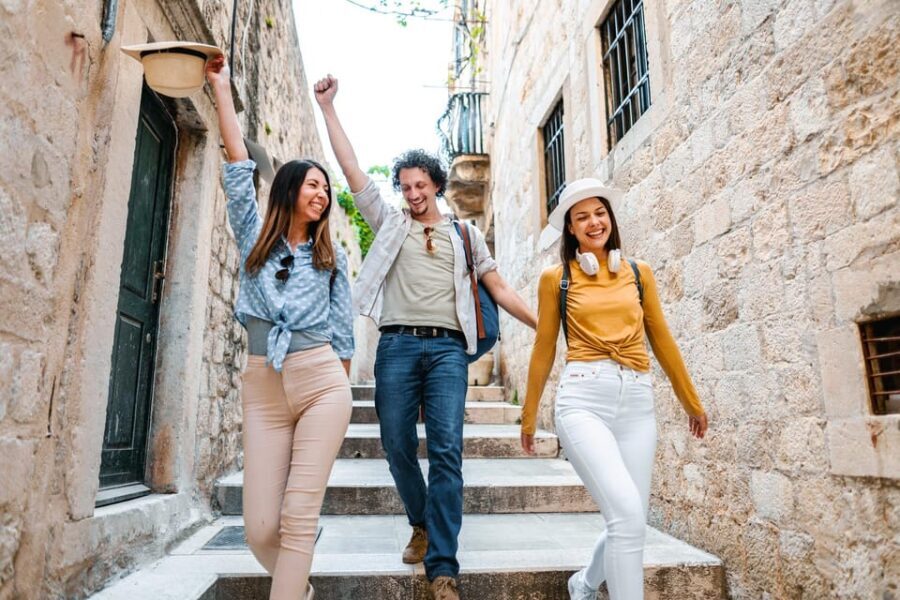 Vallettas Historic Charm: A Guided Walking Tour