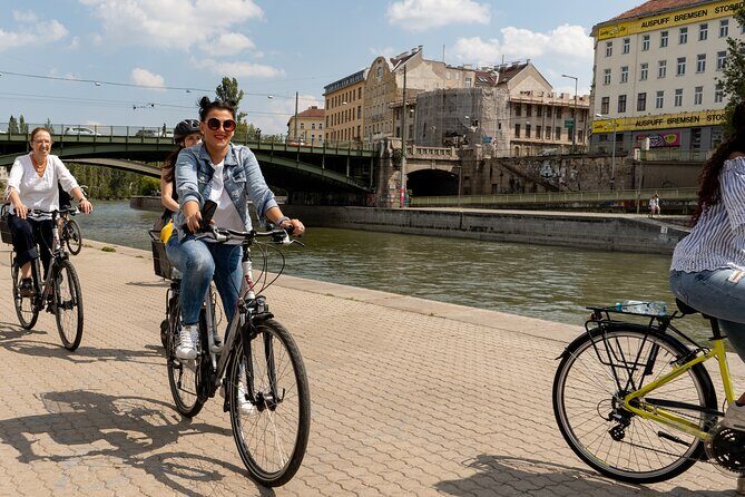 Vienna by bike in small groups