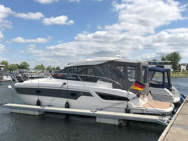 Waren (Müritz): Day cruise motor yacht with skipper - 8 hours
