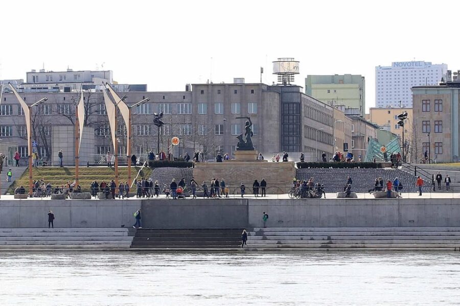 Warsaw: Vistula River Cruise with Your Music & City Views