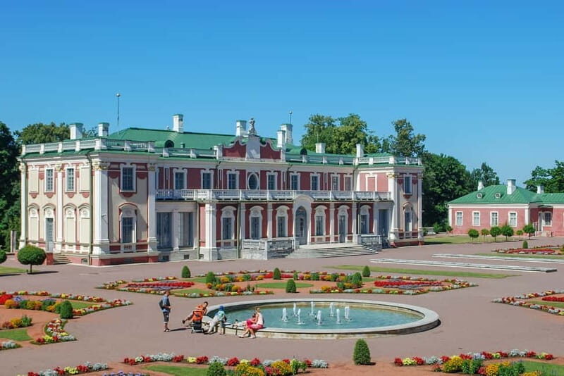 Welcome to Tallinn: Private Walking Tour with a Local