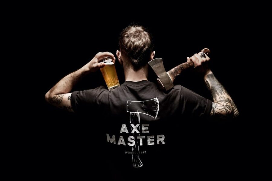 WOODCUTTER - AXE THROWING & BAR EXPERIENCE IN FRANKFURT
