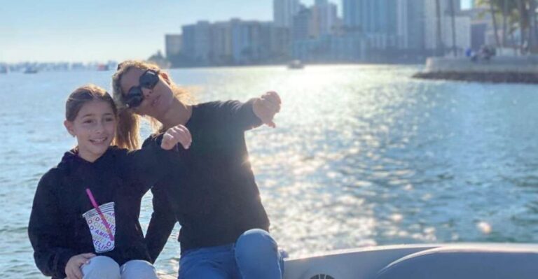 1 hour Miami Private Boat Ride with champagne and captain - The Authenticity and Reviews