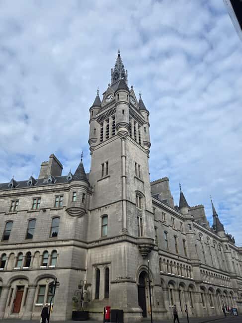 Aberdeen: Guided Walking Tour