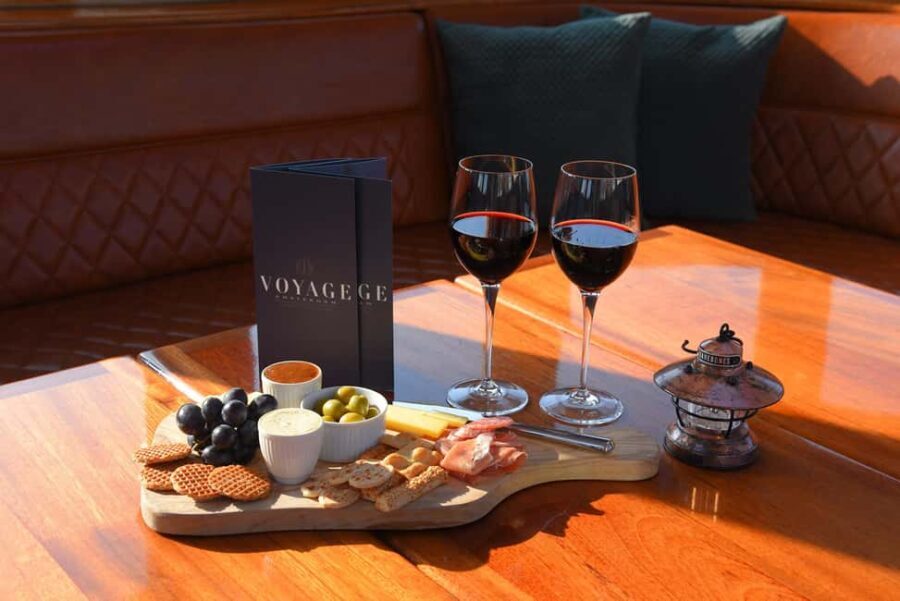 Amsterdam: 2-Hour Luxury Canal Cruise with Snacks & Drinks