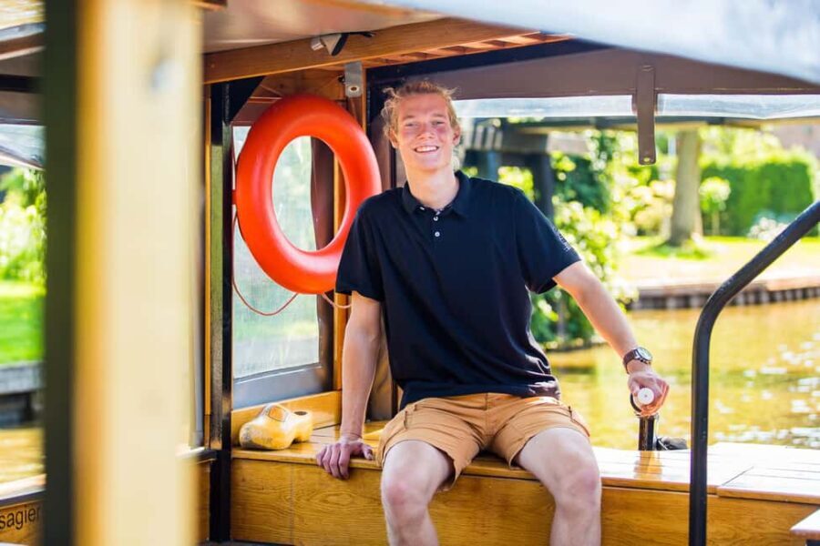 Amsterdam: Giethoorn Tour with Boat Ride & Afsluitdijk Visit