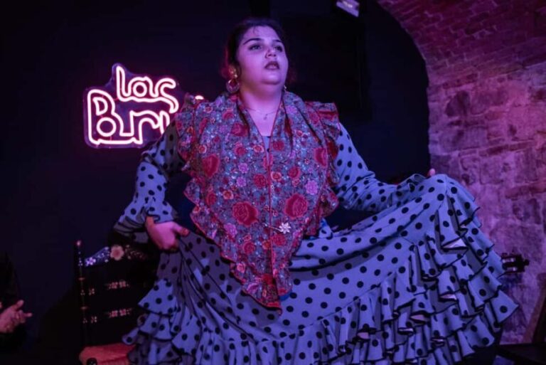 Barcelona: Espectáculo de FLAMENCO íntimo en Las Brujas Club - What to Expect During Your Visit