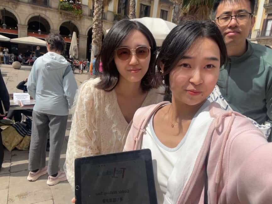 Barcelona: Gothic Quarter Walking Tour +Flamenco Show Option - Exploring the Streets and Neighborhoods