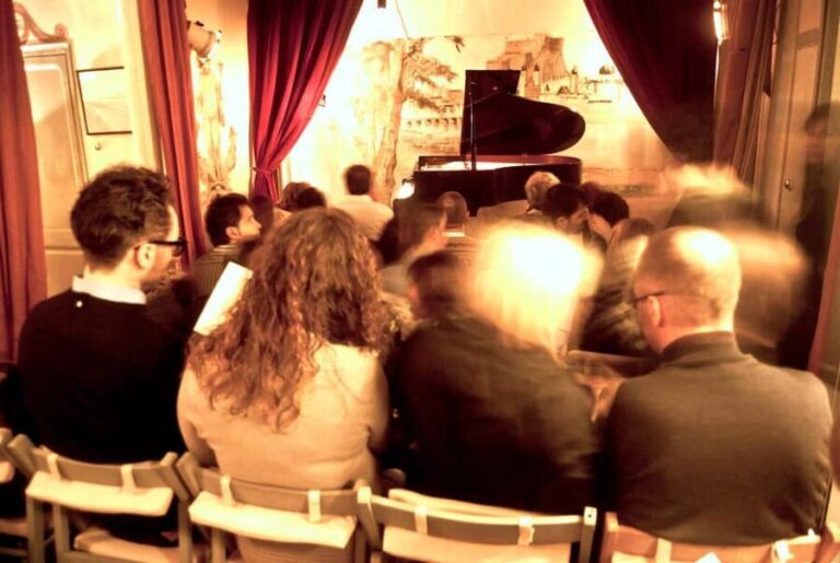 Barcelona: Solo Piano Intimate concerts in Barcelona - The Performance: A Musical Journey