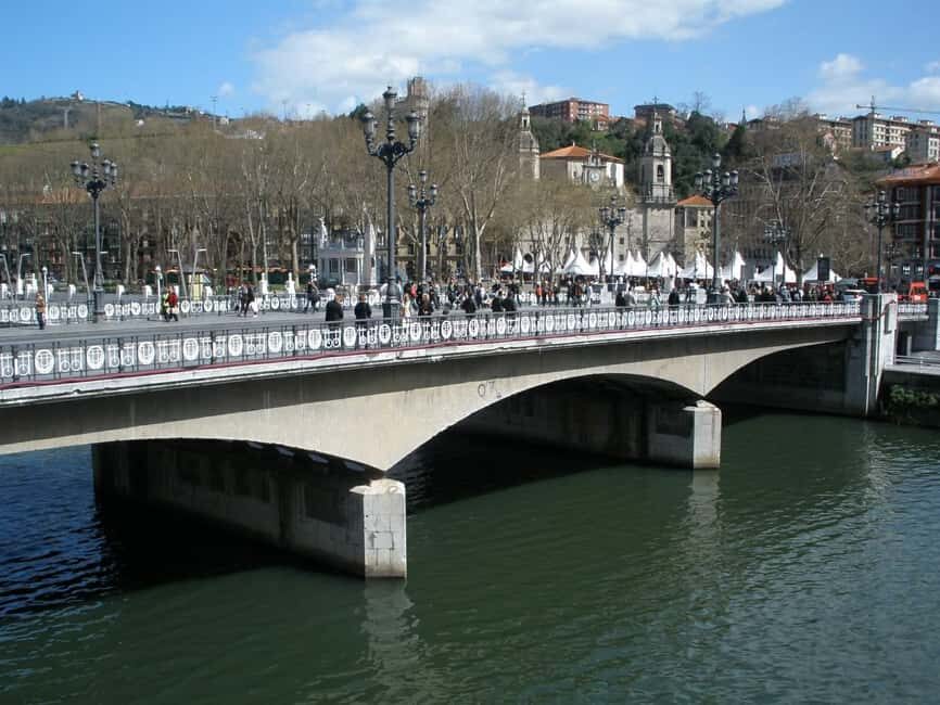 Bilbao: Private Walking Historic & Cultural Tour