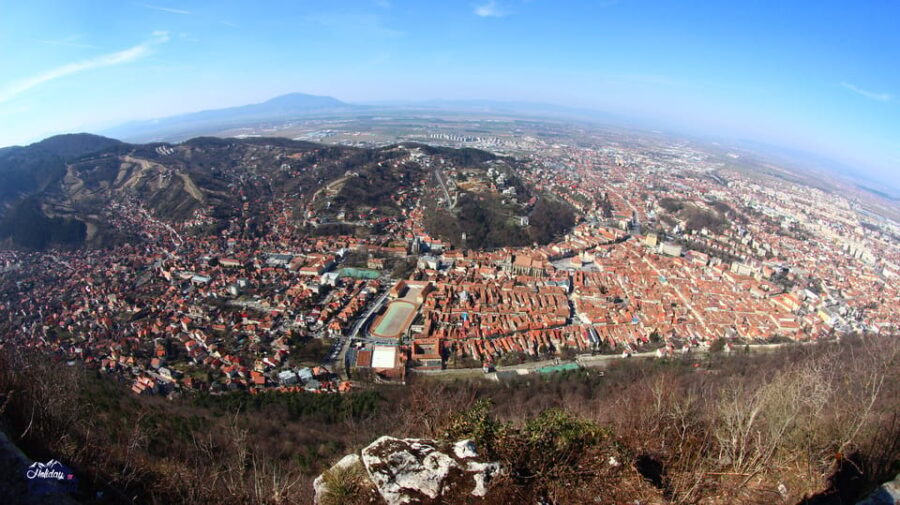 Brasov: Guided City Walking Tour with Wine