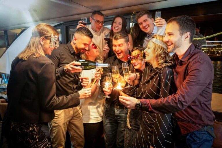 Budapest: Midnight Prosecco Cruise - What Does the Cruise Entail?