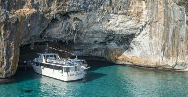 Cala Gonone: Grotta del Bue Marino and Cala Luna Boat Tour - The Scene at Cala Luna