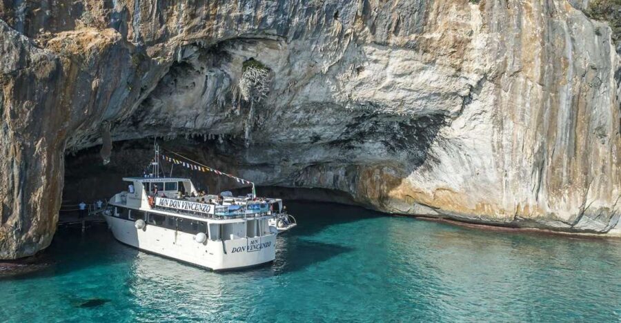 Cala Gonone: Grotta del Bue Marino and Cala Luna Boat Tour