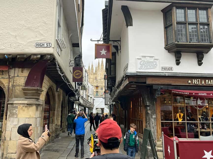 Canterbury: Private 2hr Walking Tour with Green Badge Guide
