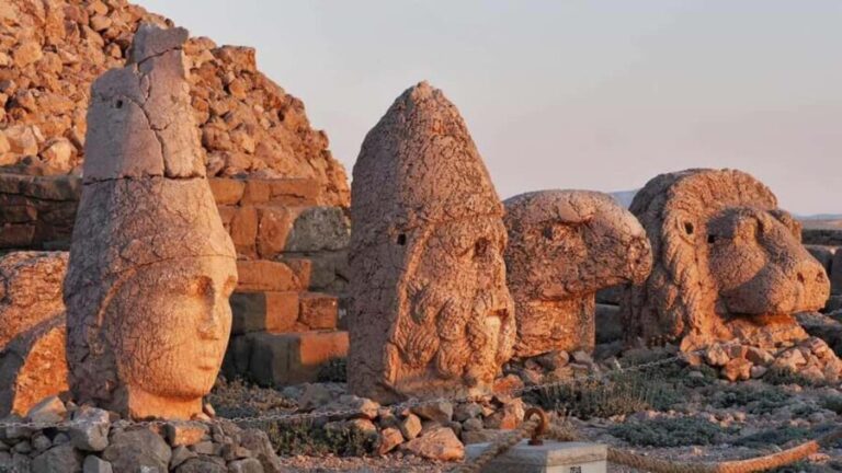 Cappadocia: 3-Day Mount Nemrut, anlurfa & Gaziantep Tour - Day 1: From Cappadocia to Mount Nemrut via Kahramanmaraş