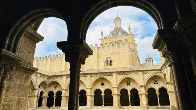 Coimbra Cathedral Guided Tour - Uncovering the Heritage – Relics and Sacred Art