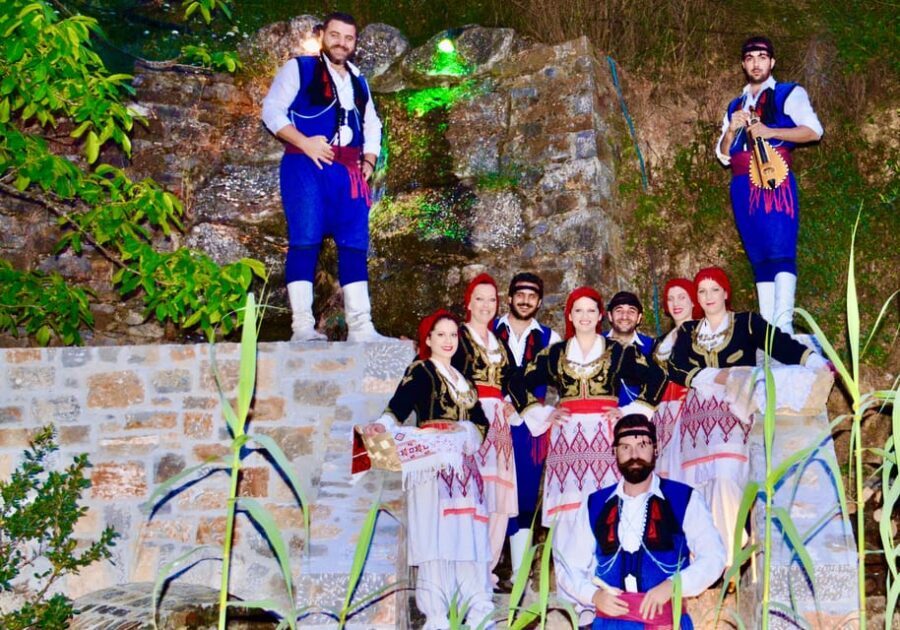 Crete: Traditional Cretan Night: Live Show and Dinner