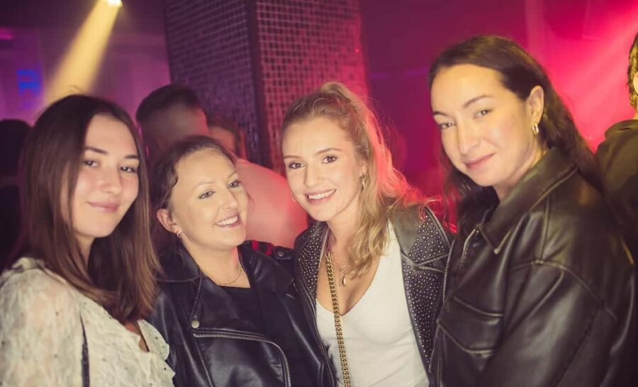 FREE fun explorers pub Crawl with OPTIONAL 1 hour open bar