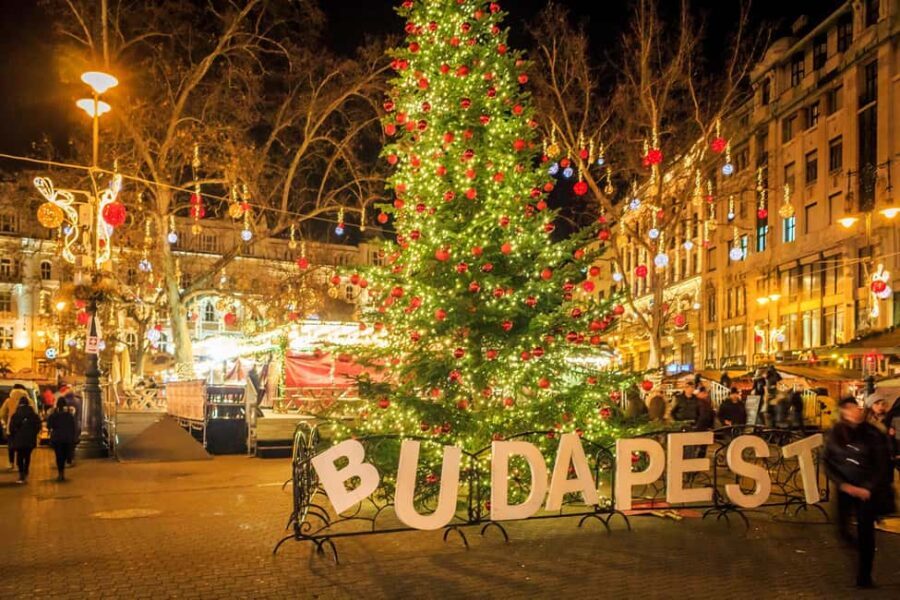 From Vienna: Budapest Christmas Market Day Trip